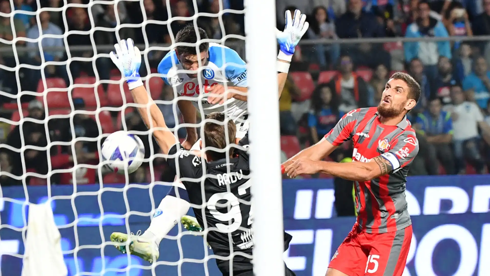 Il Napoli soffre, poi dilaga: 4-1 sulla Cremonese, è vetta solitaria ... Il Napoli soffre, poi dilaga: 4-1 sulla Cremonese, è vetta solitaria ...