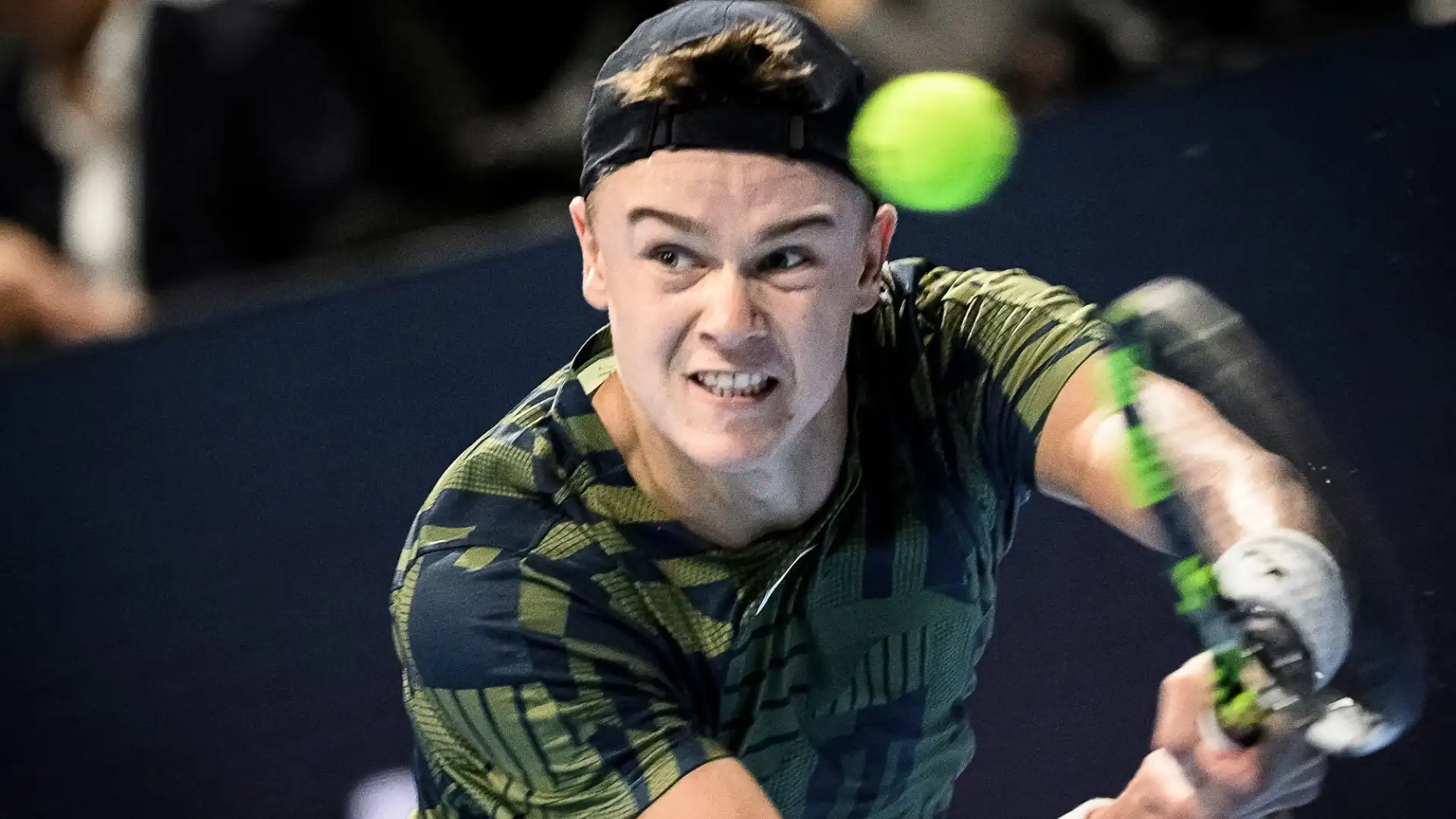 Stan Wawrinka "sculaccia" Holger Rune: duro rimprovero in campo